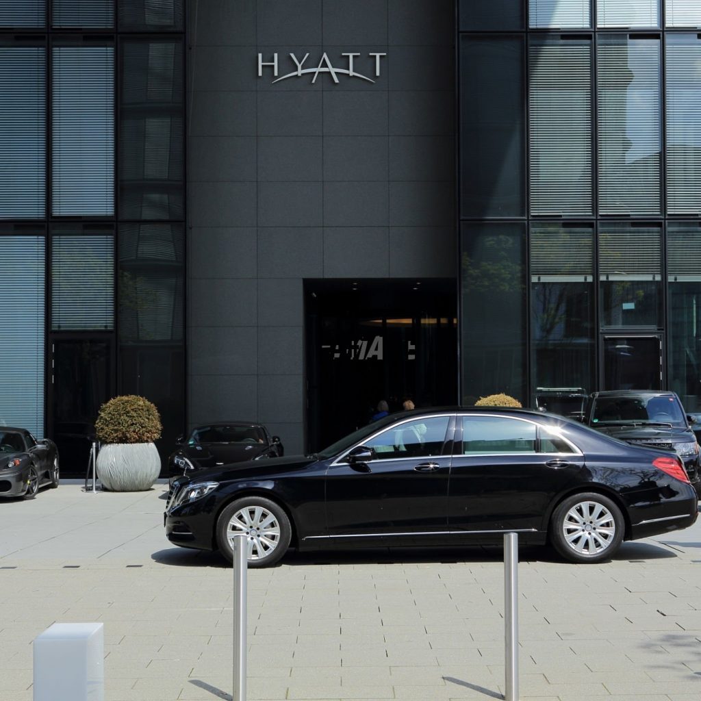 Melbourne Chauffeur Car Hire & Airport Transfer Melbourne - Luxury ...